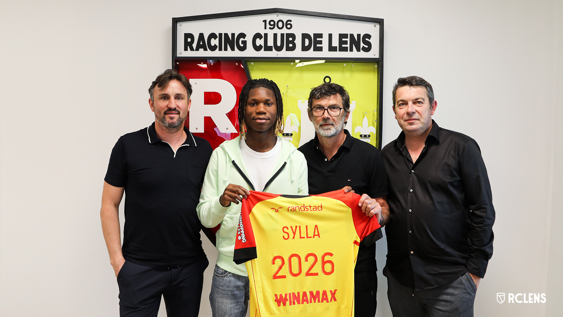 Fodé Sylla signe son premier contrat professionnel | RC Lens